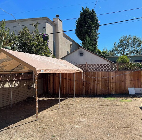 Cheerful New 2-bed 2-bath, Ev Charger & Backyard - Culver City