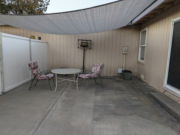 Charming,quiet,spacious 3-bedroom Duplex Minutes To All The Events In Pendleton - Pendleton, OR
