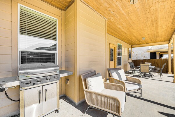 5 Mi To Randolph Afb: Spacious Cibolo Haven! - Universal City, TX