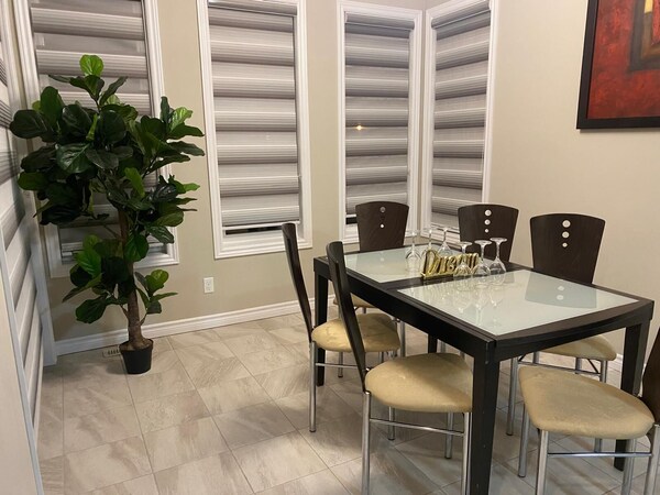 Newly Built Cozy Modern House With King Bed In North London - London