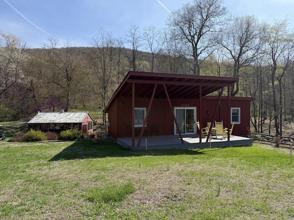 Red Cottage - Lakeside Property! - Fahnestock State Park, Carmel Hamlet