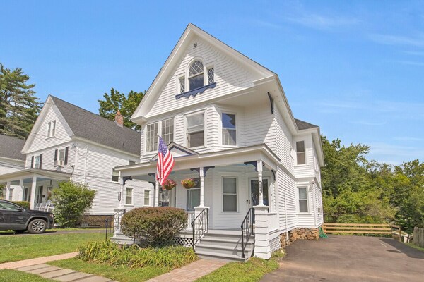 West Hartford Center:  Charming New England Apt - West Hartford, CT