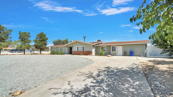 Charming 3-bedroom House In Pleasant Apple Valley With Ac, Wifi - Victorville, CA