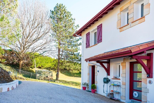 Appartement 'Vacances Au Lac Dans Un Duplex 3' Avec Vue Montagne, Jardin Privé Et Balcon - Ainhoa