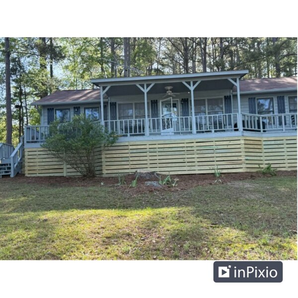 Cozy 3-bedroom Lake Front Property On Lake Sinclair With 2 Private Docks - Milledgeville, GA