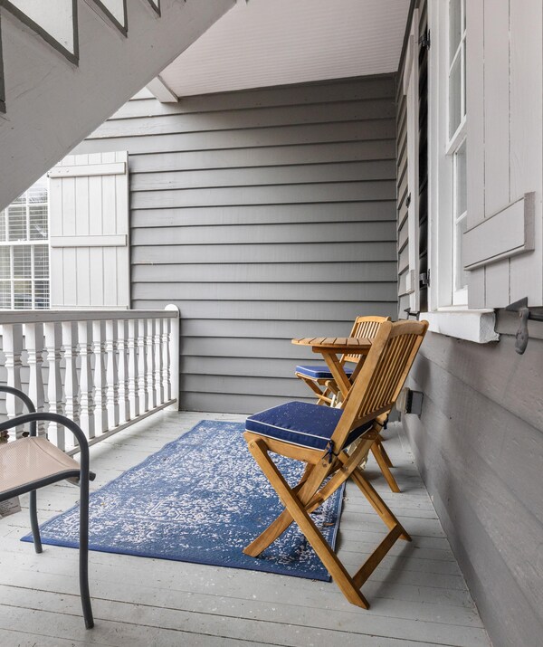 Beautifully Restored Historic Condo In The Elliotborough Neighborhood. Parking Included. - Charleston, SC