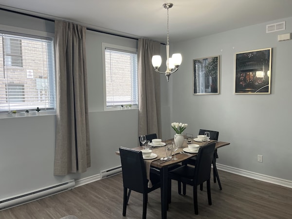Charming & Cozy Apartment Of 2 Bedrooms - Kanata