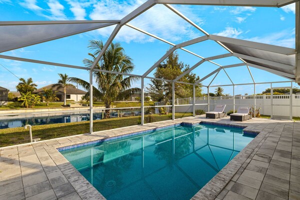 Waterfront Oasis W/ Heated Pool & Arcade! Sleeps 8 - Fort Myers