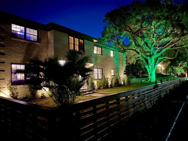 Chic 2-bedroom Corporate Apt With Riverviews In Downtown Historic Charleston - Folly Beach, SC