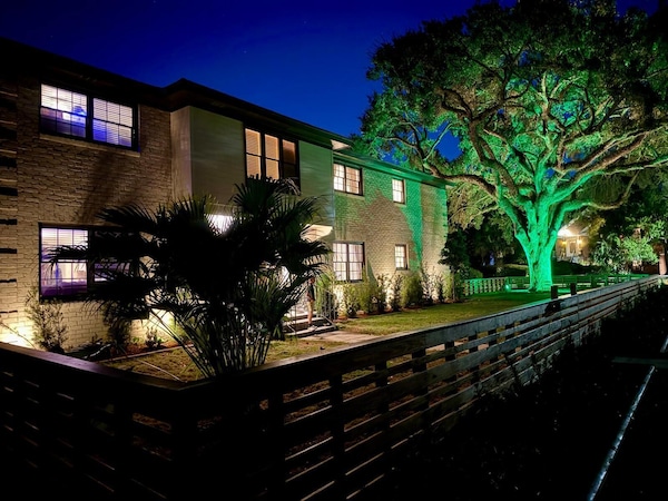 Chic 2-bedroom Corporate Apt With Riverviews In Downtown Historic Charleston - Charleston, SC