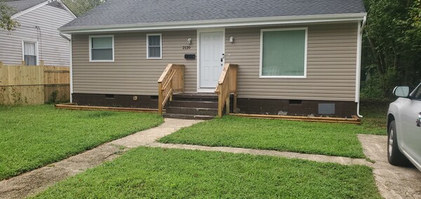 Renovated "Like New" Comfy Home. - Petersburg, VA