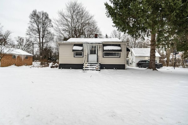 Beachwood Area 2 Bedroom W King Beds - Aurora, OH