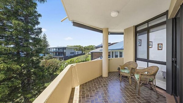 Ocean Waves - Boasting Beautiful Beach Views - Nambucca Heads