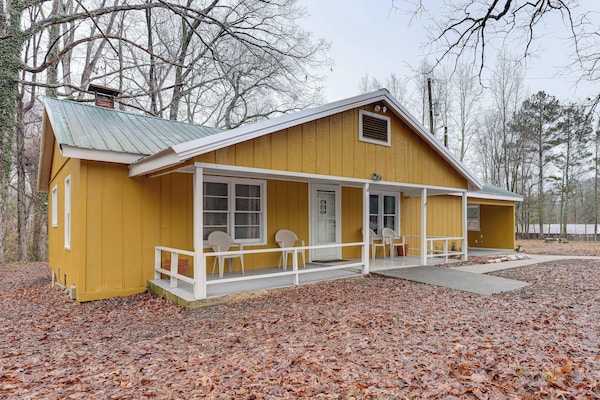 Deck & 2-acre Yard: Quiet Getaway In Crandall! - Chatsworth, GA
