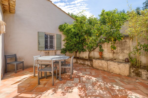 Villa 5 Minutes From The Center Of St Tropez, 5 Bedrooms/5 Bathrooms - Saint-Tropez