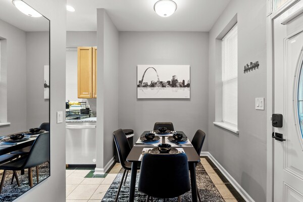 Central West End/washu/bjc/st Louis Children's Hospital/forest Park 3br Euphoria - Clayton, MO