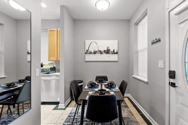 Central West End/washu/bjc/st Louis Children's Hospital/forest Park 3br Euphoria - Clayton, MO