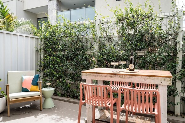 Staycentral - Brunswick Boutique - Brunswick Rd, Brunswick - 2 Bedrooms, 2 Beds, 1 Bathroom And Free Street Parking - Kensington