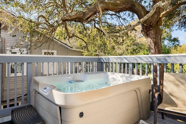 Cozy Folly Cottage, Steps To Beach! Hot Tub! - Folly Beach