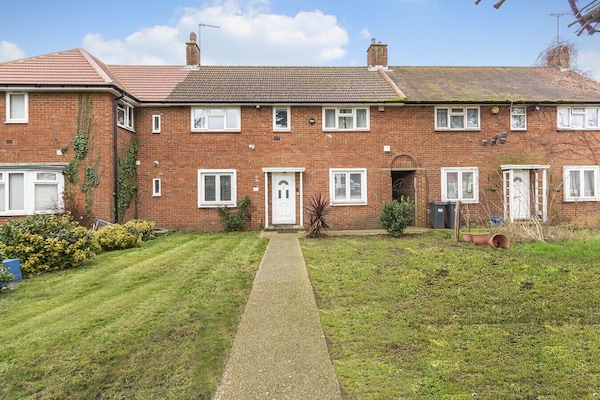 Spacious Home Near Heathrow - Hounslow