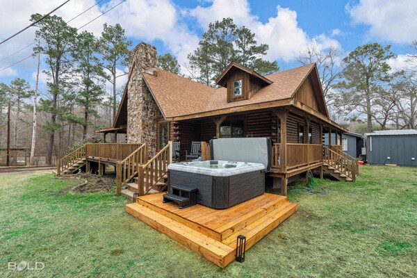 Emerald Isle Lakefront Lodge With Hot Tub - Shreveport, LA