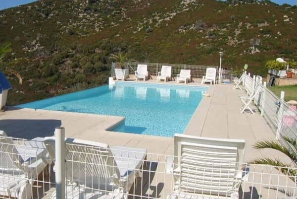 T3 N°2 Golfe De Lava Bord De Mer Avec Piscine - Tiuccia