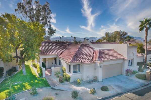 765 Preston Remodeled Golf Course And Mountain View - Bermuda Dunes, CA