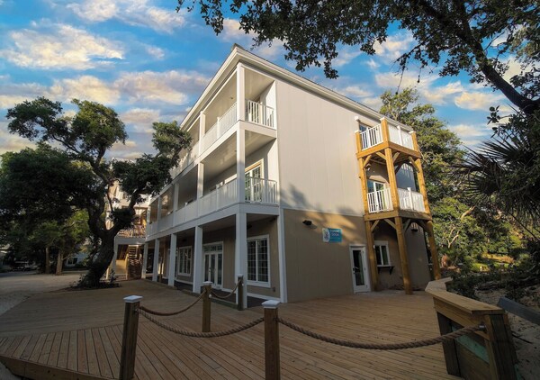 Stoked Village Condo- Reel Life/gone Fishing - Bald Head Island, NC