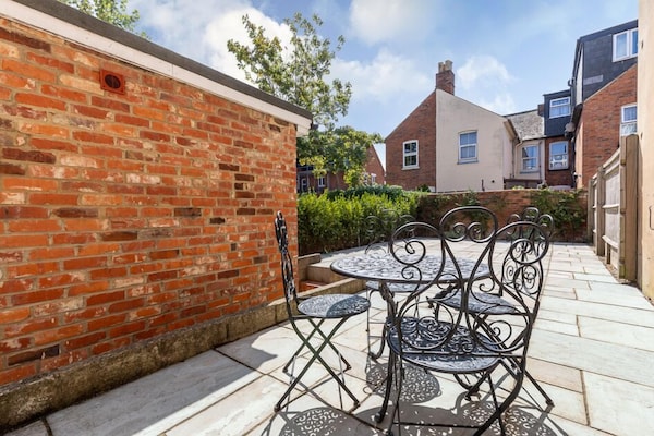 Elm House - 1-bed, 1-bath With Private Terrace - Reading