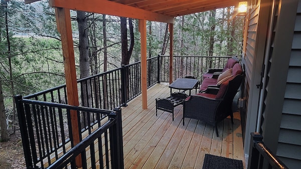 Three Treehouse Cabins In The Bluff Woodlands - Carley State Park, Plainview