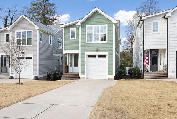 Boho Luxe Stay Game Room, Fire Pit & Playground - Cary, NC