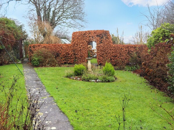 A Charming Cottage With Distant Sea Views, In A Peaceful Setting. - Gwynedd
