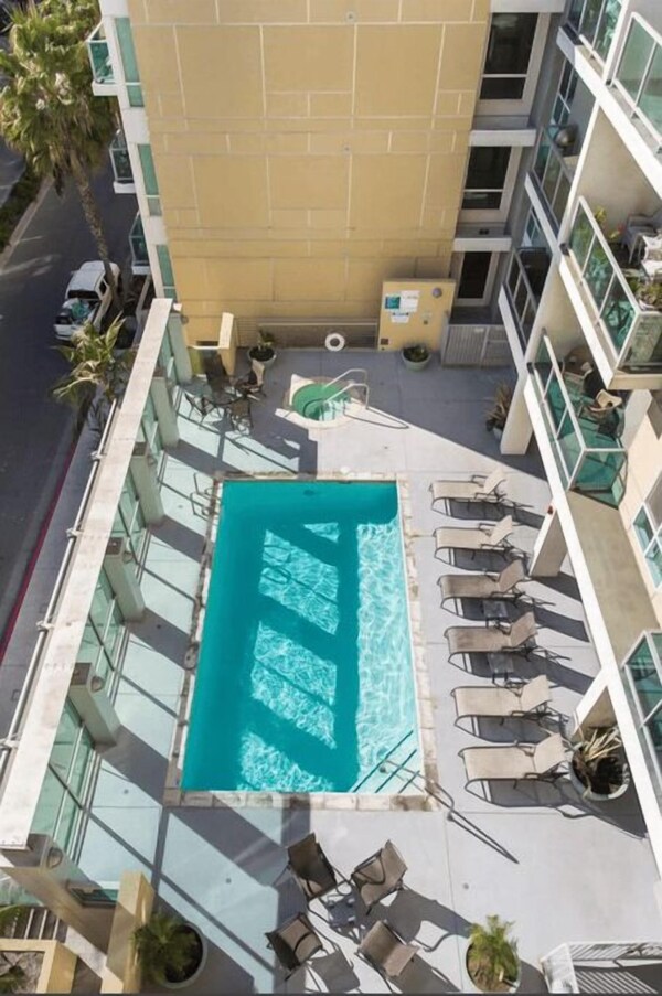 The Turquoise Lounge - Chic 2br Beach View Pool, Sauna - El Segundo, CA