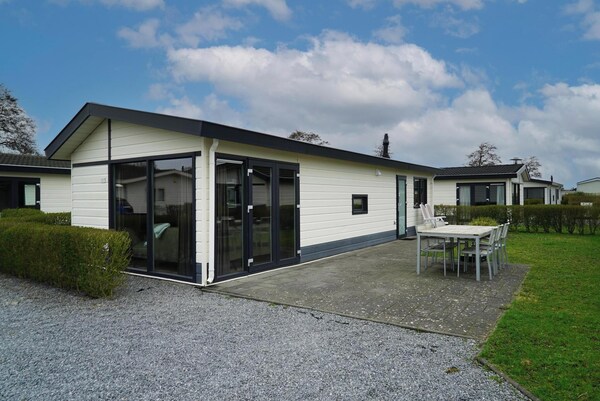 Freestanding 6-person Holiday Home Near The Beach. - Hillegom