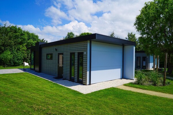 Chalet With 2 Bedrooms, Sauna And Hottub. - Leiden