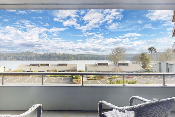 Beautiful Port Ludlow Condo With Views Of The Waterfront - Whidbey Island, WA