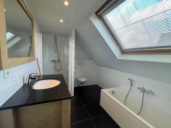 Comfortable 6-person Bungalow With 3 Bedrooms - Medemblik