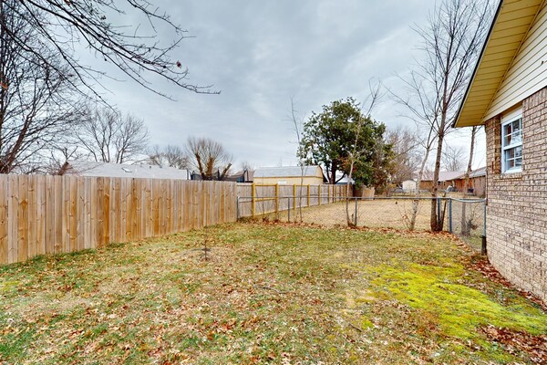 Charming Family Home With Pet-friendly Yard And Modern Comforts - Crystal Bridges Museum of American Art