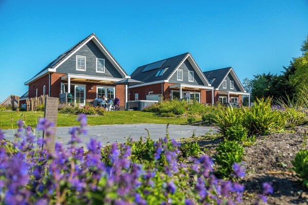 Water Villa Wellness Deluxe 6 Persons With Sauna And Sunshower (Inside) And Jacuzzi And Kamado Bbq (In The Garden) - Medemblik