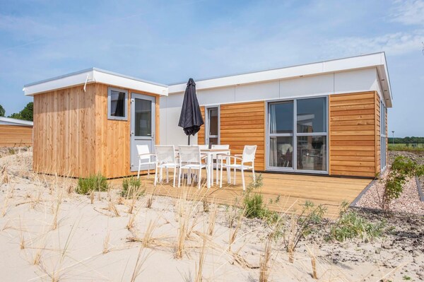 Chalet With 3 Bedrooms And A Terrace - Hellevoetsluis