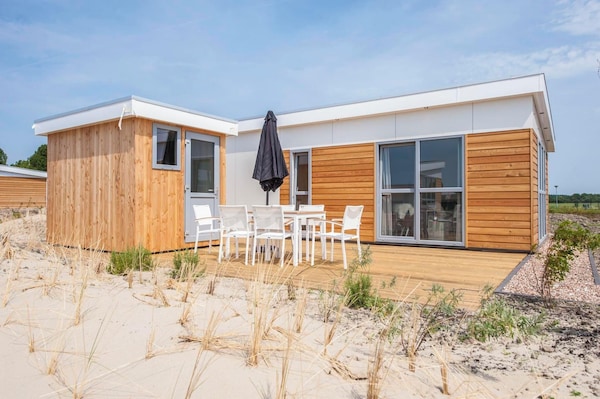 Chalet With 3 Bedrooms And A Terrace - Hellevoetsluis