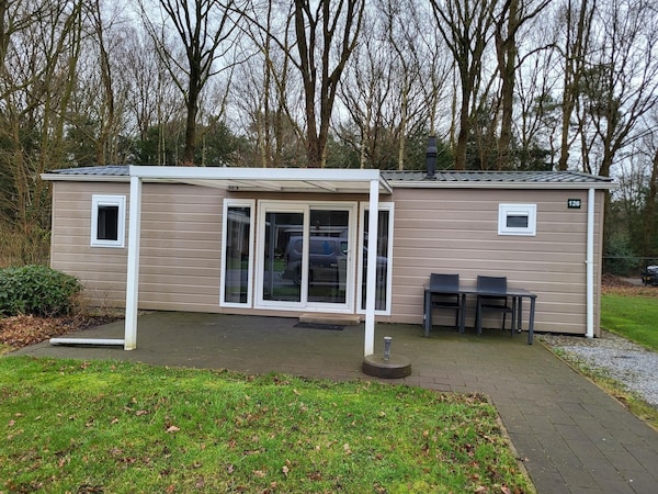 Vrijstaand Chalet Met 2 Slaapkamers En 1 Badkamer - Staphorst