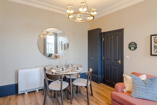 Pembroke House | 1 Bed Apartment | Four Poster - Ashton Gate Stadium