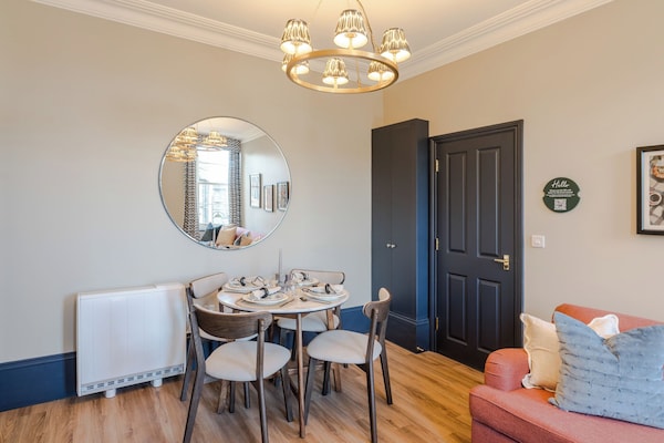 Pembroke House | 1 Bed Apartment | Four Poster - Ashton Gate Stadium
