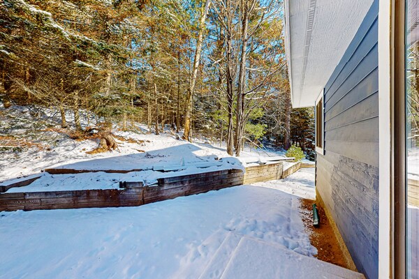 Serene Home W/ Large Fenced In Yard, Jetted Tub, Wifi, Near Lakes & Trails - Plum Lake, WI