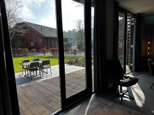 Modern 4-persoons Chalet Met 2 Slaapkamers En Sauna - Lochem