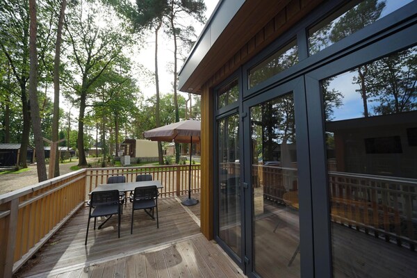 Chalet With 2 Bedrooms And A Terrace - Zutendaal