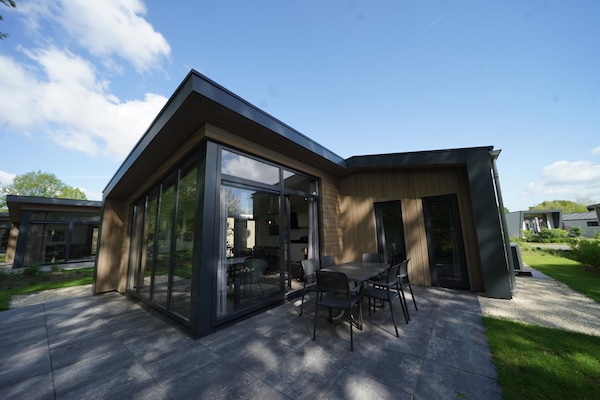 Chalet With 3 Bedrooms And A Terrace - Loon op Zand