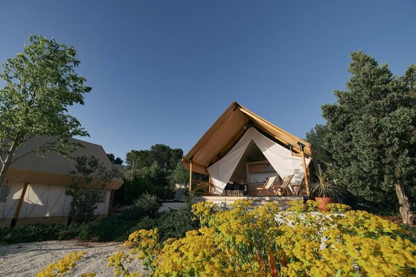 Glamping Tent With Living Room, Kitchen And Sanitary Facilities - Tilbourg