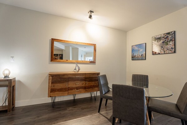 Chic 3br Apt With City Views And Gym - カナダ ハリファックス